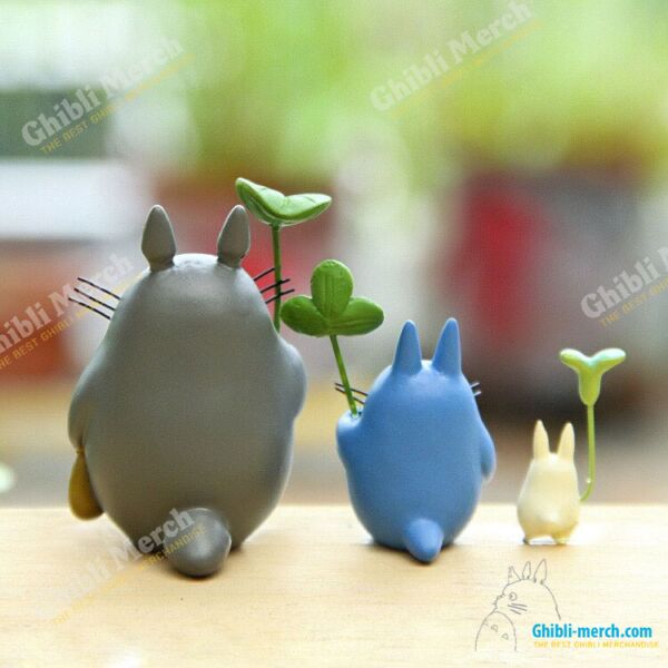 Mini Totoro With Leaf Figure - Mini Totoro Figures 2022
